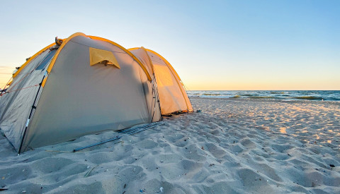 Camping am Strand: Was muss man beachten?